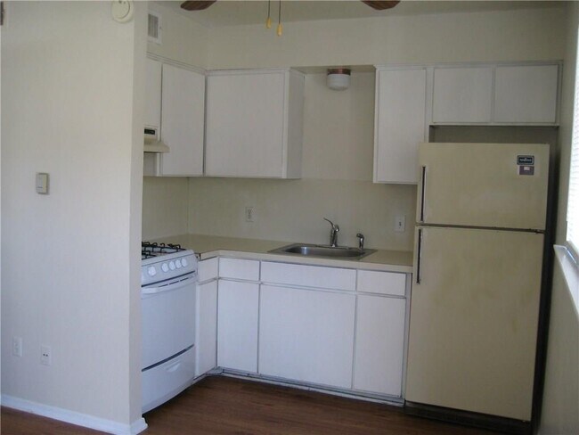 924 E Dean Keeton St Unit 122, Austin, TX 78705 - Room for Rent in ...