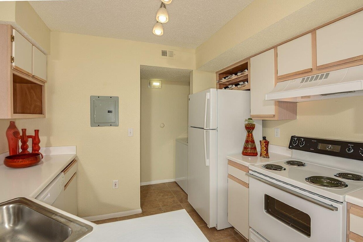 Royal St. George at the Villages Apartment Homes - 1651 Brandywine Rd ...