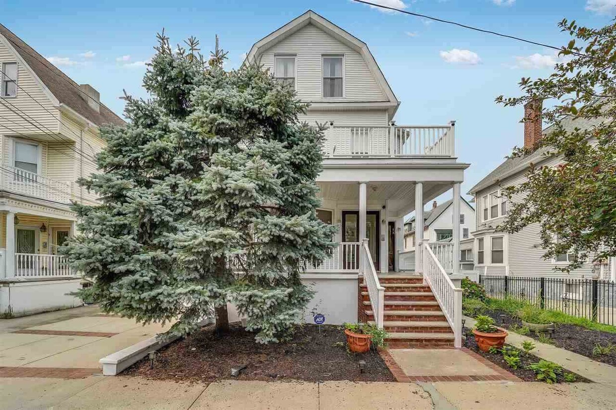 11-13 Duer Pl, Weehawken, NJ 07086 - House Rental in Weehawken, NJ ...