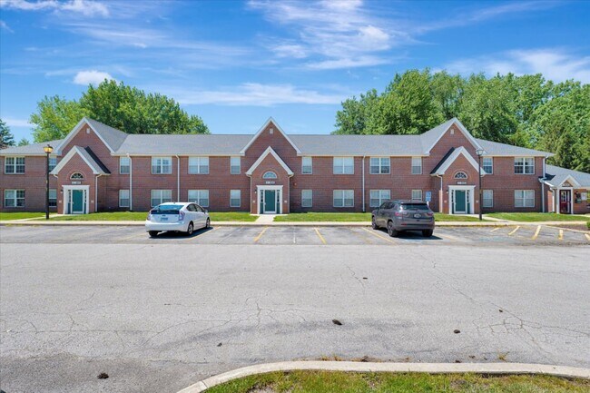 Elm Point Apartments Apartments - 304 Turnberry Dr Bloomington, IL ...