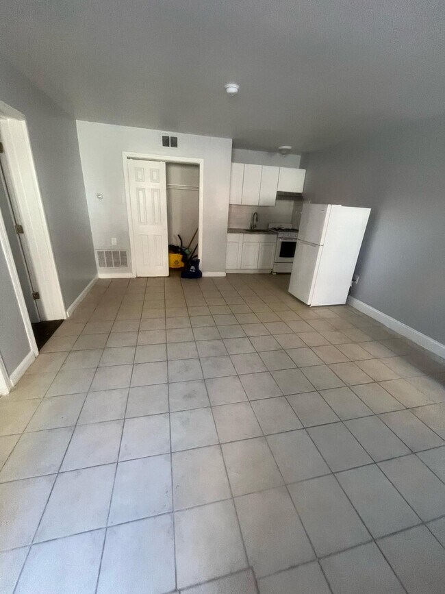 140 N Walnut St Unit 12, East Orange, NJ 07017 - Apartments in East ...