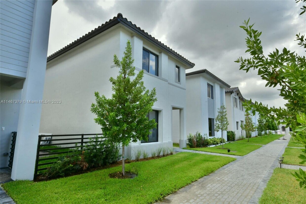 4372 NW 80th Ct, Doral, FL 33166 - House Rental in Doral, FL | Apartments.com