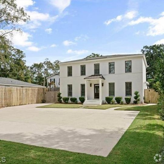 Springhill Apartments for Rent with Hardwood Floors - Mobile, AL - 1 ...