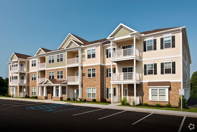 Pinewood Gardens Apartments for Rent with Extra Storage - Rotterdam, NY ...