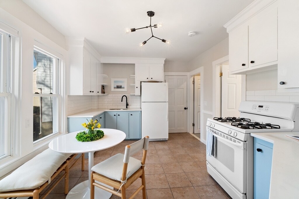 23 Baxter St Unit 1, Melrose, MA 02176 - Room for Rent in Melrose, MA ...