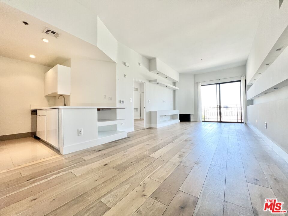 8811 Burton Way Unit 214, West Hollywood, CA 90048 - Condo for Rent in ...