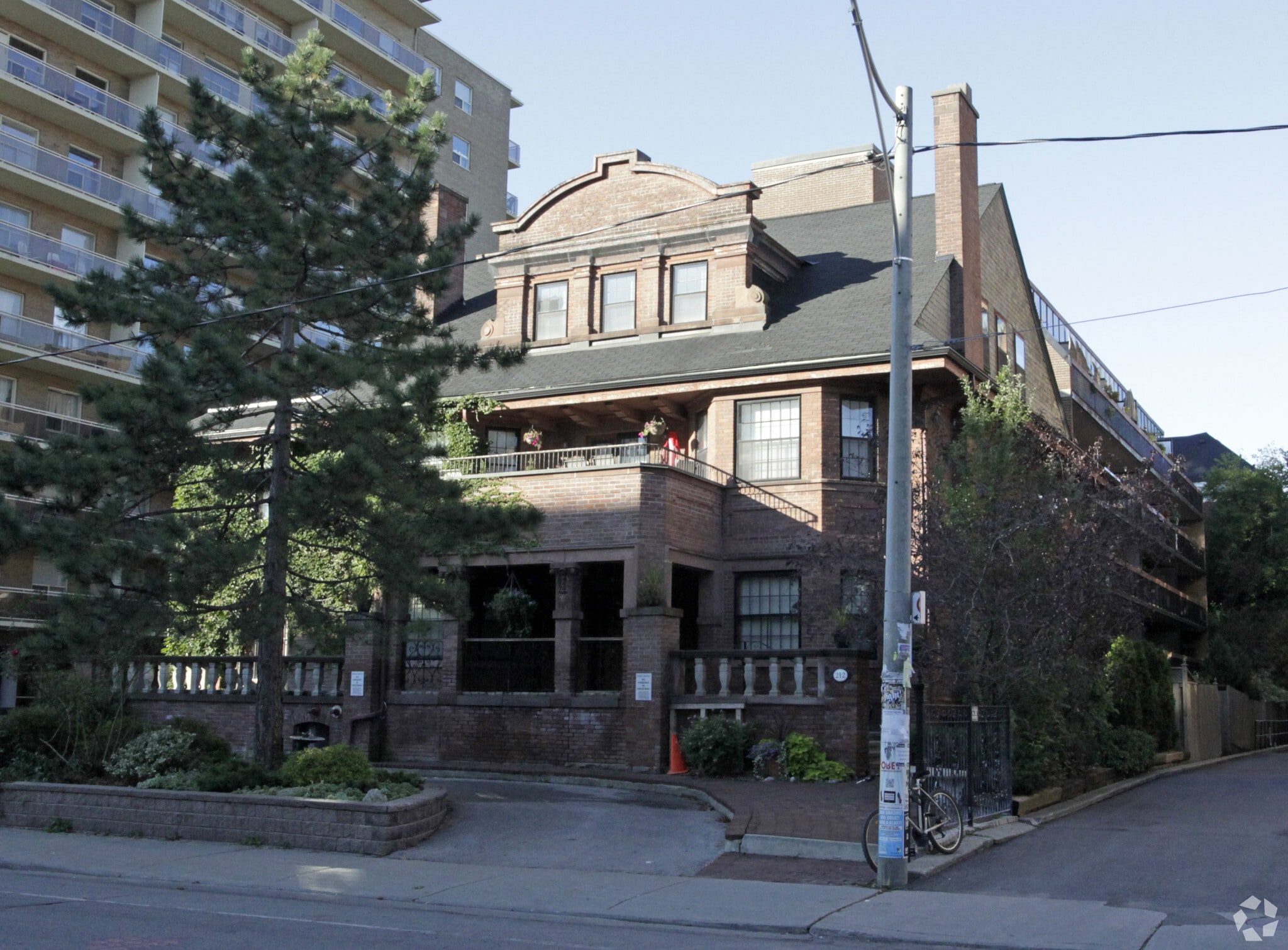 Powell Mansion Apartments - 212 St George St Toronto, ON | Apartments.com