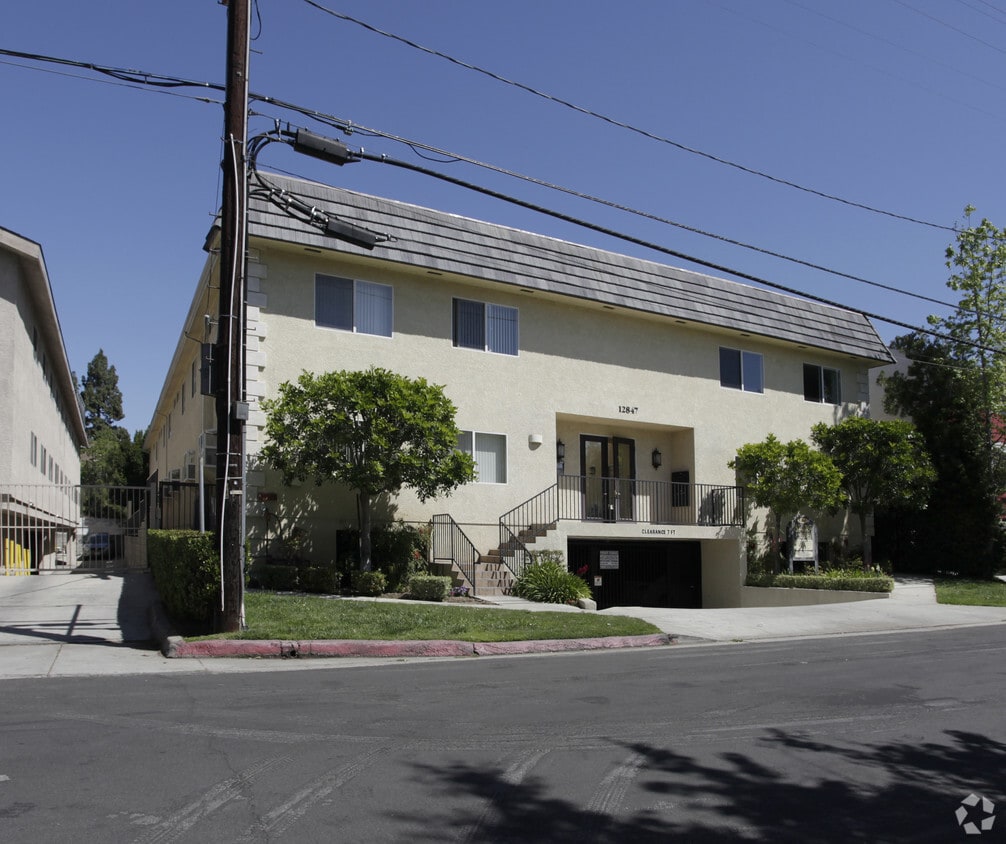 Kling Townhomes - Studio City, CA, 91604 | Apartments.com