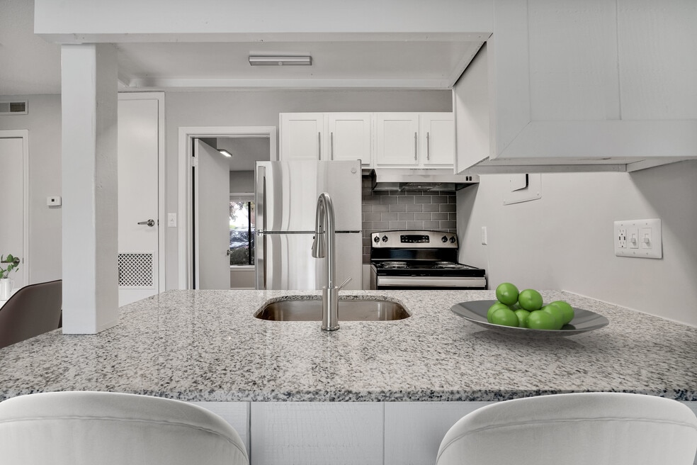 5813 Wrightsville Ave, Wilmington, NC 28403 - Townhome Rentals in ...