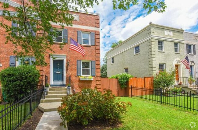 Mt. Vernon Apartments for Rent with a Yard - Alexandria, VA - Updated ...