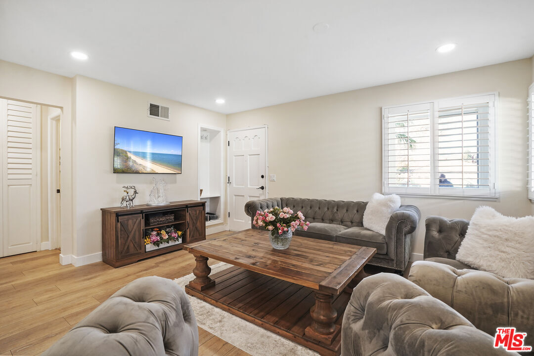 10234 Oklahoma Ave Unit A, Los Angeles, CA 91311 - Condo for Rent in ...