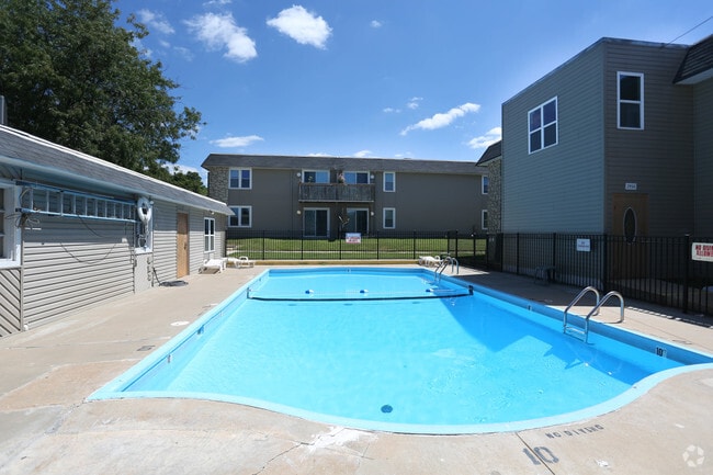Apartments for Rent with a Swimming Pool in Massey, Springfield ...