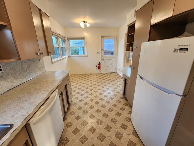 1066 Jassamine Way, Fort Lee, NJ 07024 - House Rental in Fort Lee, NJ ...