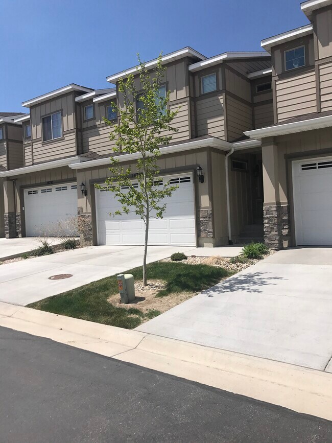 Oak Vista at Suncrest Apartments for Rent - Draper, UT - Updated Today ...