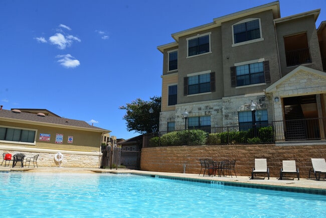 Huntington Place Apartments for Rent with a Yard - San Antonio, TX ...