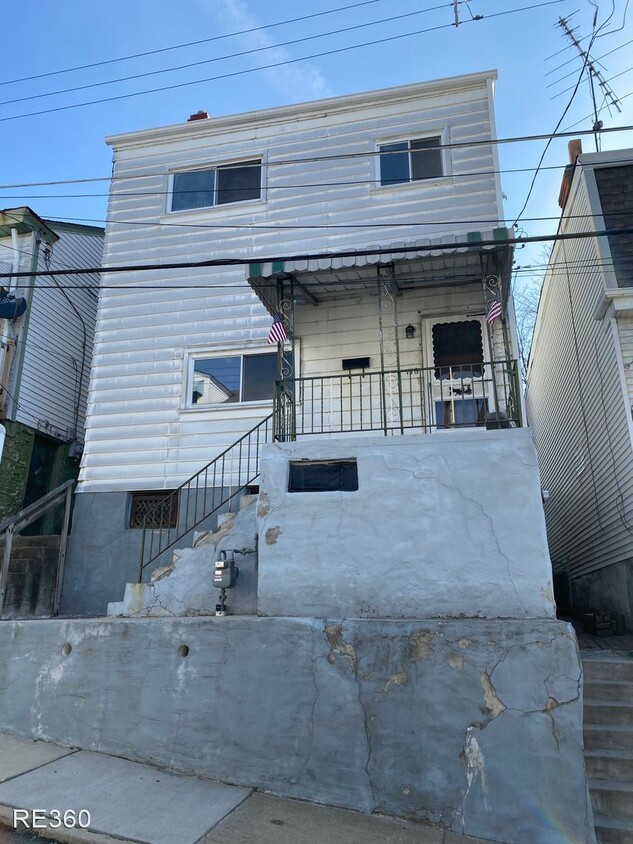 118 Frederick St, Mount Oliver, PA 15210 - House Rental in Mount Oliver ...