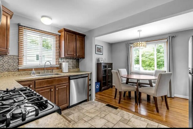 37 Redmond Ave Unit UPPER, Buffalo, NY 14216 | Apartments.com