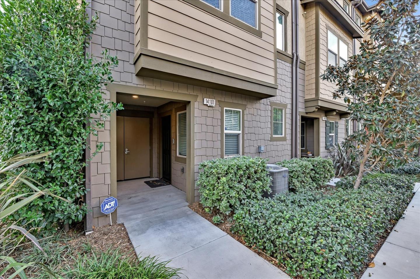 14101 W Birch Ln, Los Angeles, CA 91405 - Townhome Rentals in Los ...