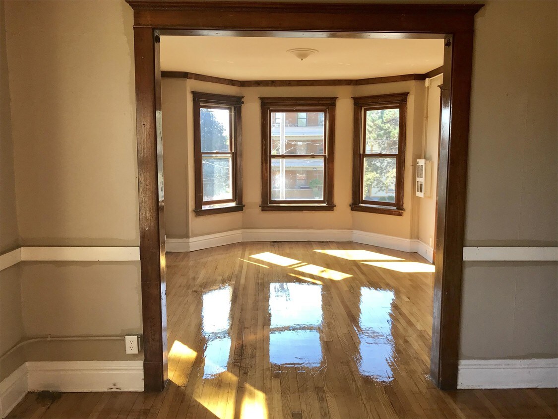 263 Douglas Ave Unit 4, Elgin, IL 60120 - Room for Rent in Elgin, IL ...