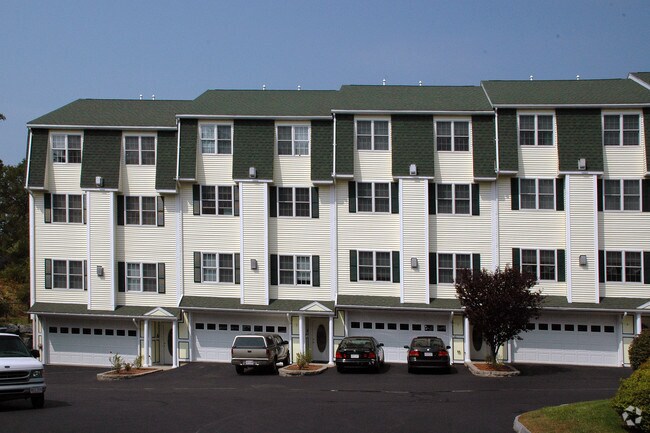 Cedarwood Estates Condominiums Apartments - Middleton, MA | Apartments.com