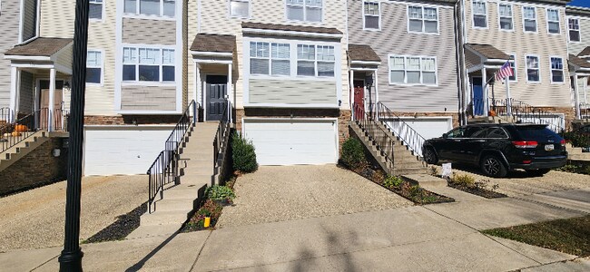 Oak Tree Landing Apartments for Rent with a Garage - Prince Frederick ...