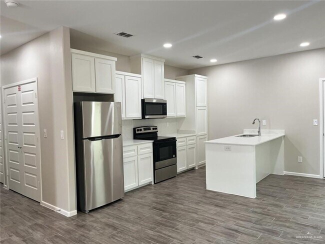 10 W Sucre Dr Unit 3, Edinburg, TX 78541 - Room for Rent in Edinburg ...