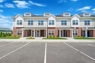 Student Apartments for Rent in Foxgate at Islip, Central Islip ...