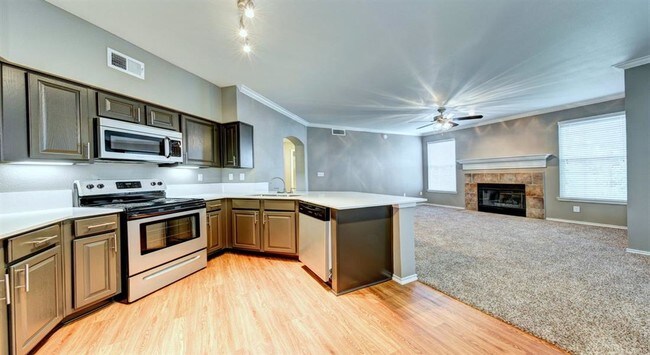 Regency Dell Ranch Apartments Apartments - 670 Louis Henna Blvd Round ...