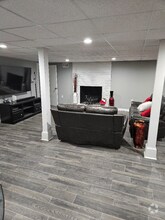 Royal Oaks Manor Apartments for Rent with a Living Room - Atlanta, GA ...