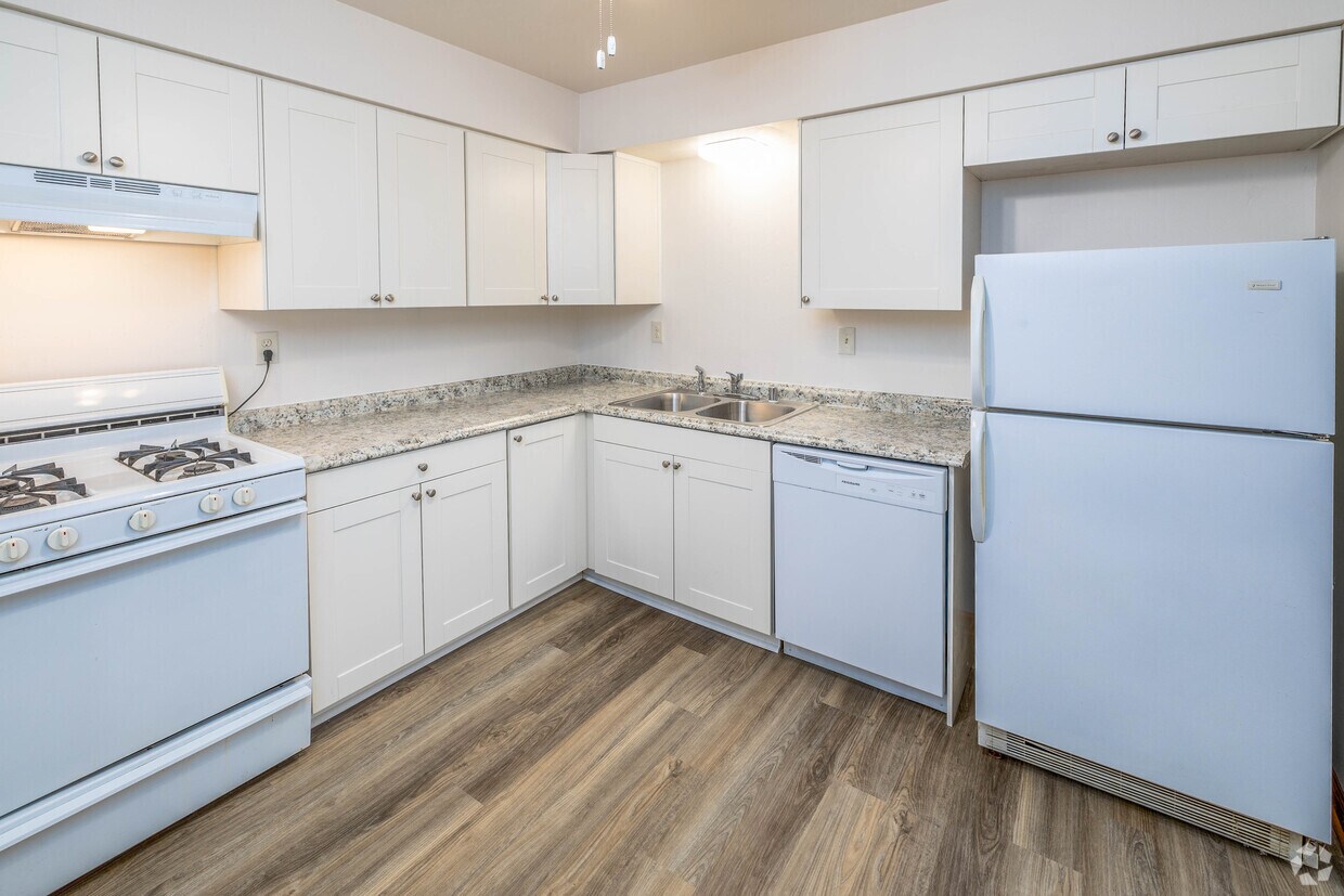 Evergreen Terrace Apartments - 744 Evergreen Dr Hartford, WI 53027 ...