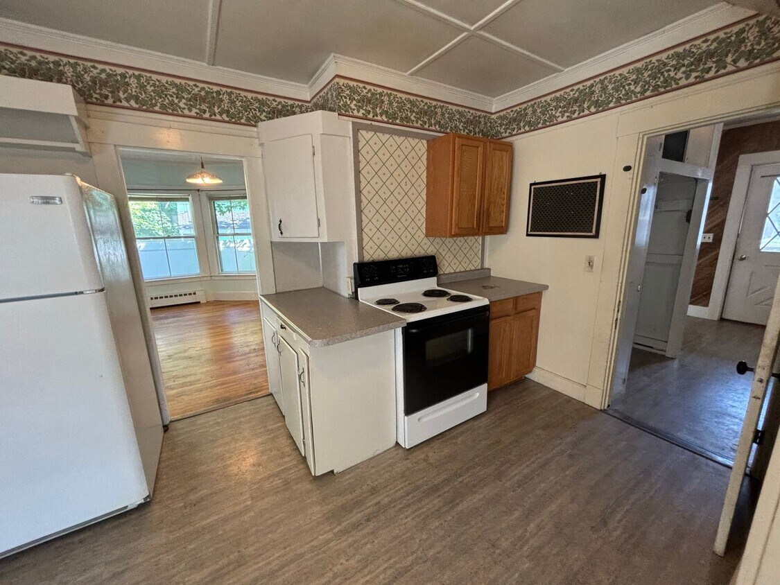31 Boutelle Ave Unit 1, Waterville, ME 04901 - Room for Rent in ...