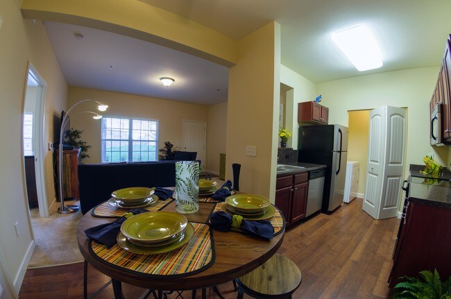 Heights at Delaware Ridge Apartments - 12929 Delaware Pky Kansas City ...