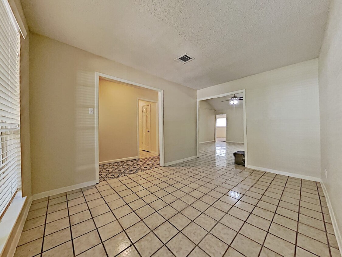 8215 Bayou Forest Dr - House Rental in Houston, TX | Apartments.com