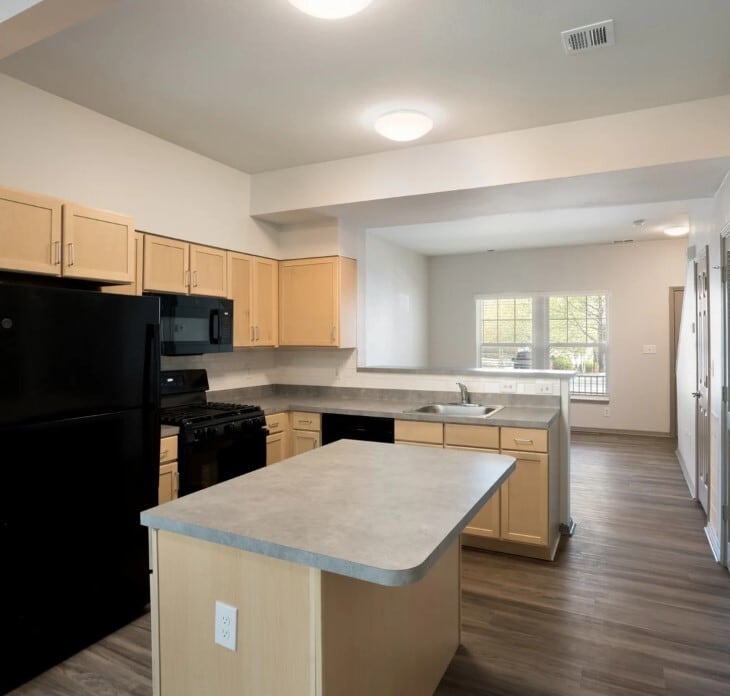 Villa del Sol - 2015 W Pennway Ter Kansas City, MO 64108 | Apartments.com