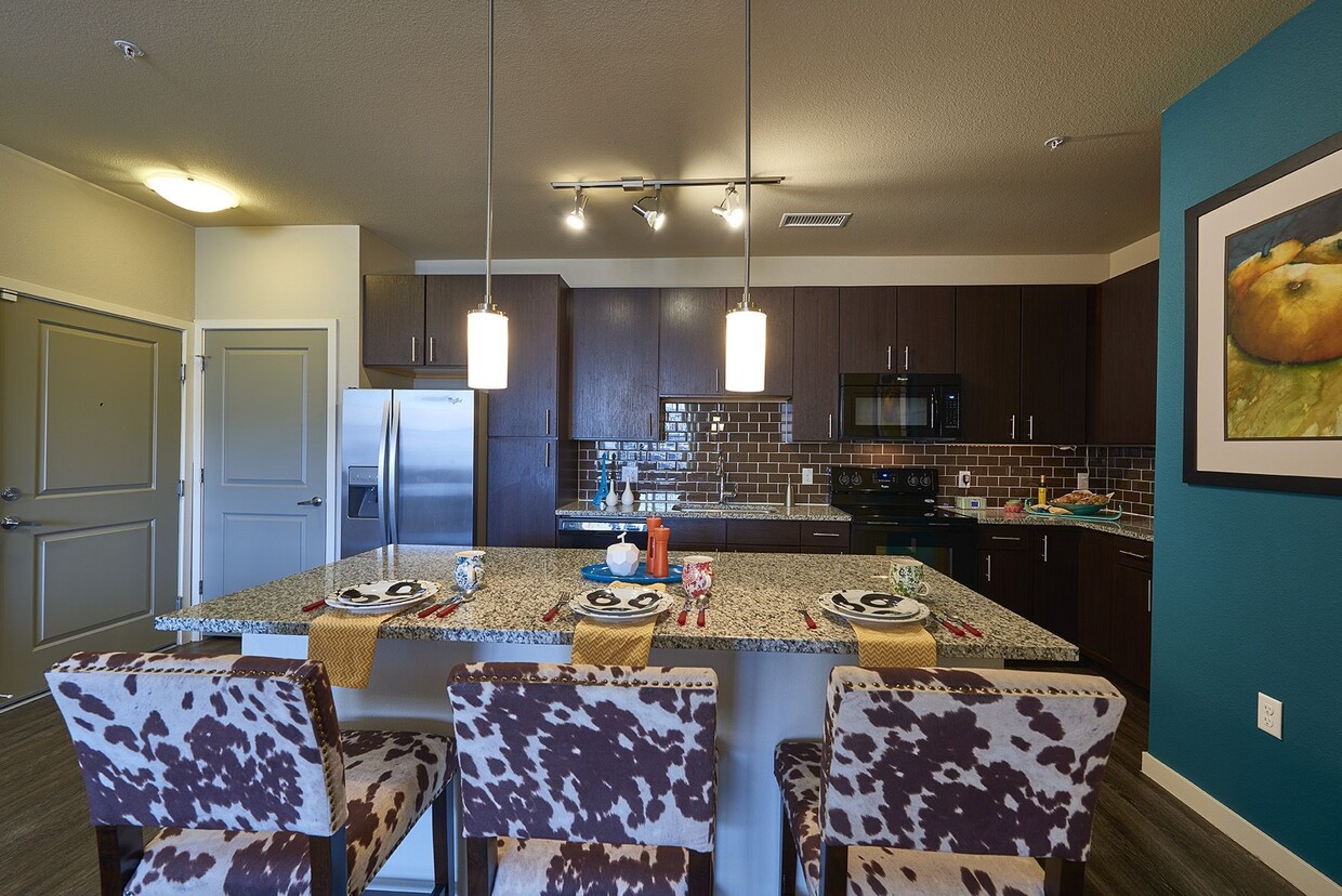 HiLine at Littleton Commons - 8300 Erickson Blvd Littleton, CO 80129 ...