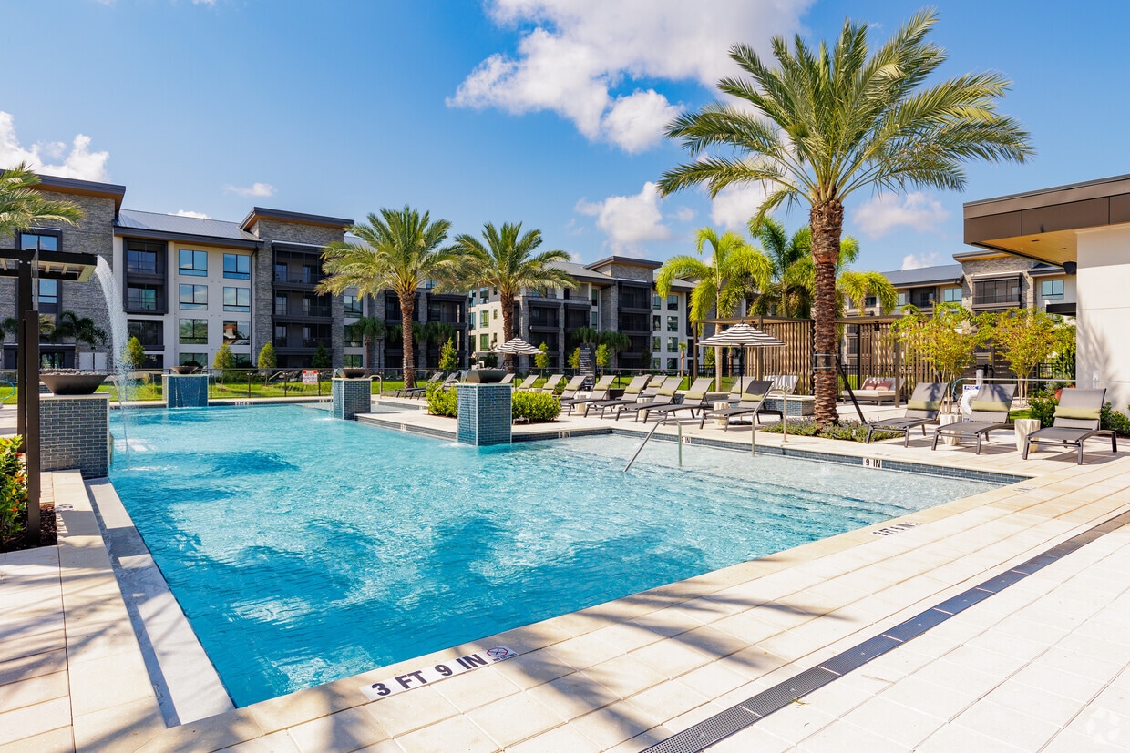 The Bentley - 7200 Azure Cir Orlando, FL 32836 | Apartments.com