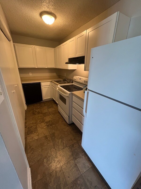 2833 N O.Henry Blvd Unit G, Greensboro, NC 27405 - Condo for Rent in ...