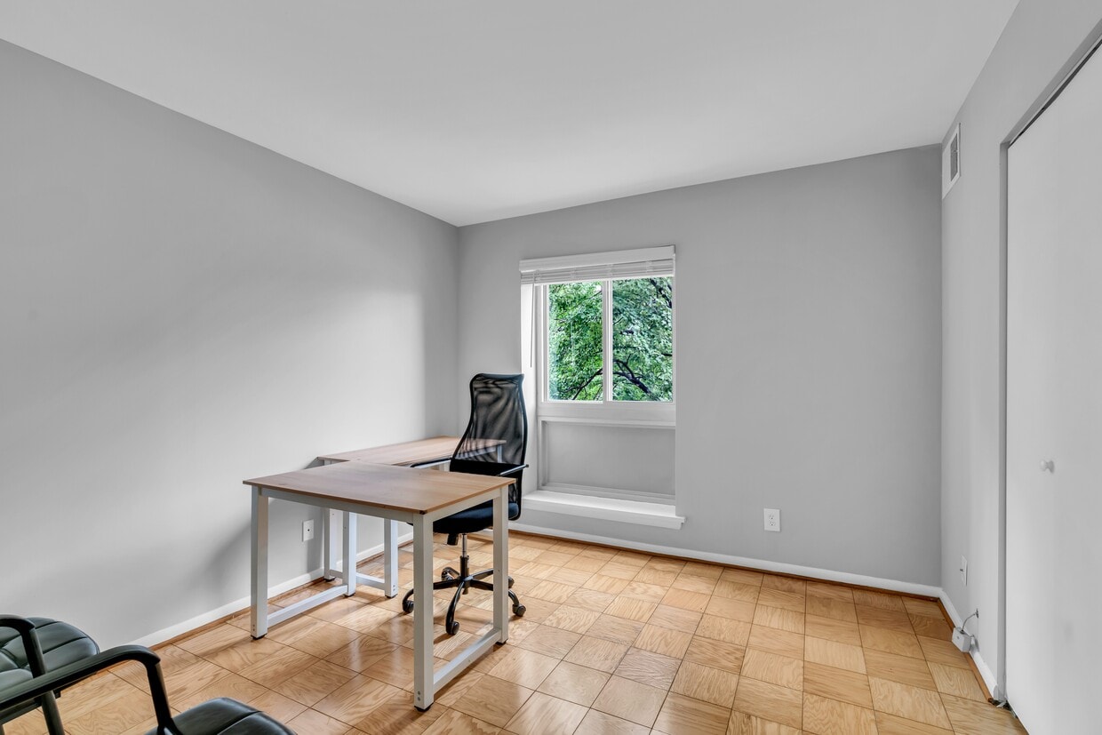 Cheverly Crossing Apartments - 3839 64th Ave Landover Hills, MD 20784 ...