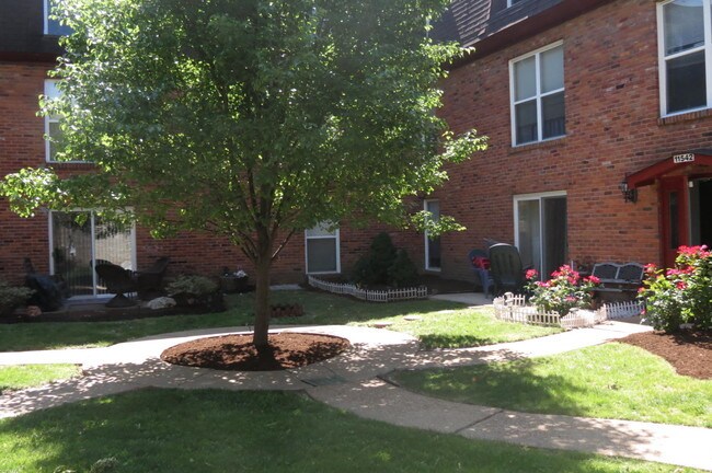 11546 Concord Village Ave Unit 11546-B, St. Louis, MO 63128 - Room for ...