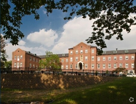 Ednor Gardens-Lakeside Apartments for Rent with Extra Storage ...