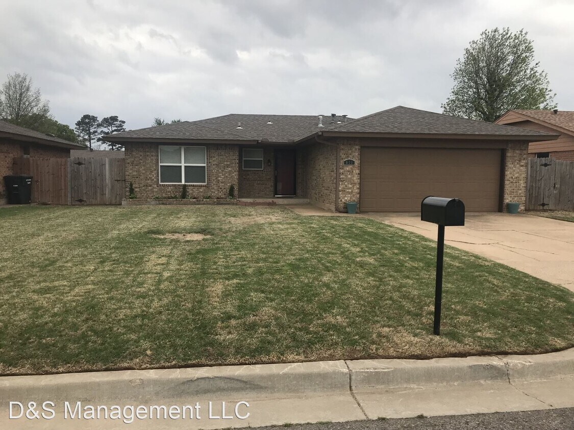 616 SW 8th St, Moore, OK 73160 - House Rental in Moore, OK | Apartments.com