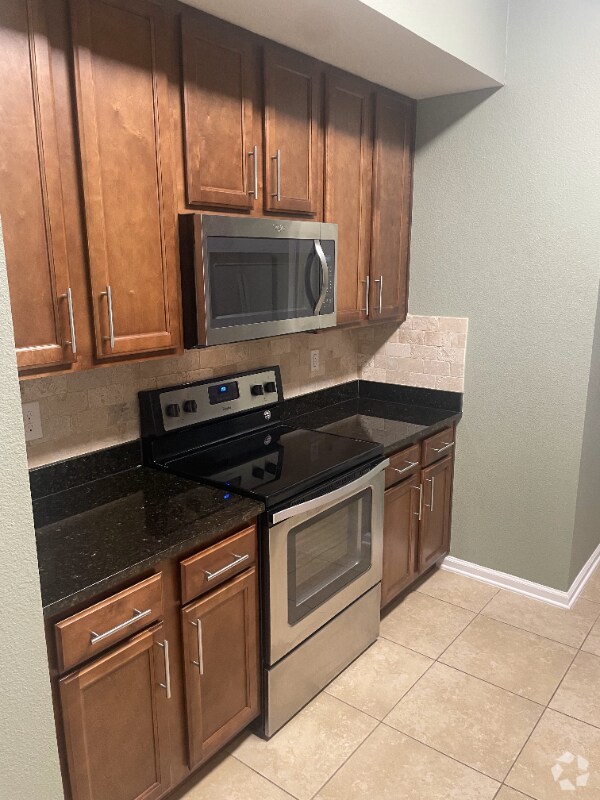 Castlegate Apartments for Rent with Hardwood Floors - Fruit Cove, FL ...