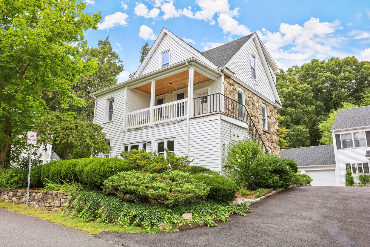 36 Decatur St, Cos Cob, CT 06807 - House Rental in Cos Cob, CT ...