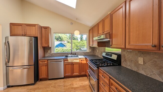 9758 NE 134th Pl, Kirkland, WA 98034 - House Rental in Kirkland, WA ...