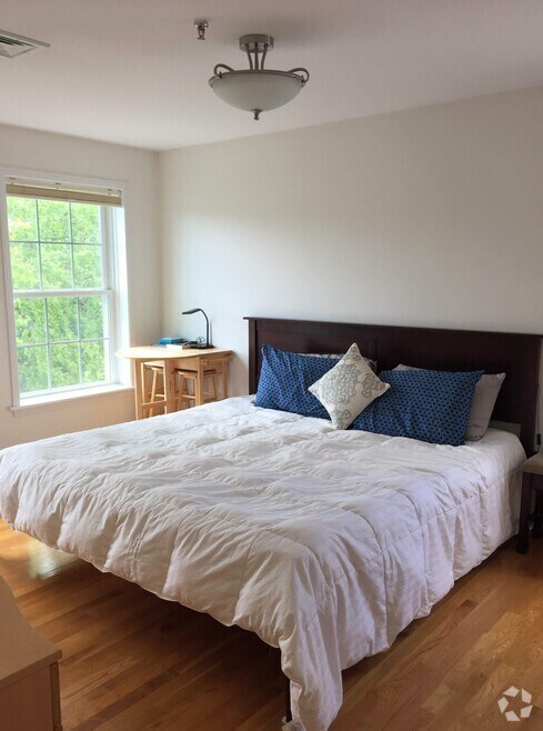 Powder House Square Apartments for Rent with a Walk-In Closet ...
