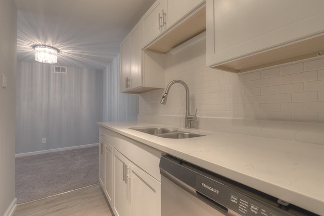 Vestavia Place Apartments - Vestavia Hills, AL | Apartments.com