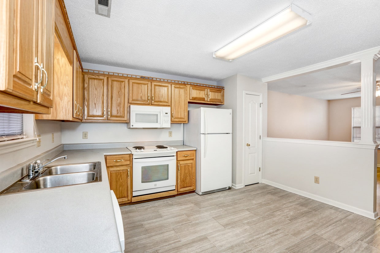 Huntington Place Townhomes - 1221 Silver Crest Dr Decatur, AL 35603 ...