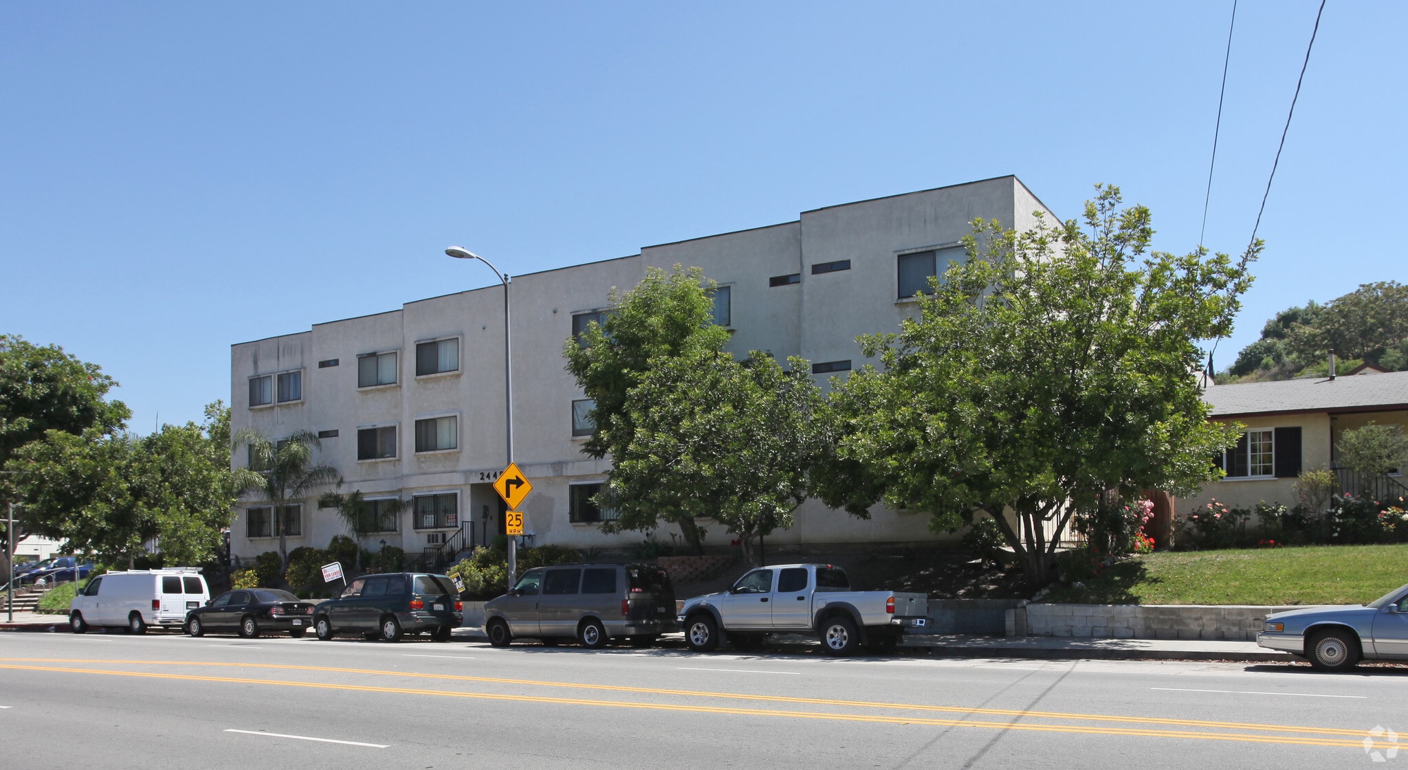 Eastern Manor Apts - 2448 N Eastern Ave Los Angeles, CA 90032 ...