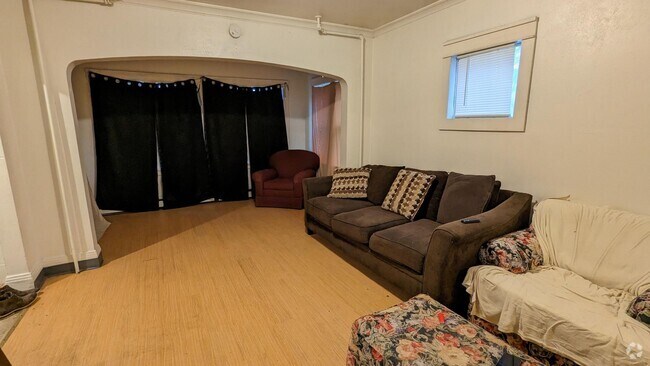 Clarke Square Student Apartments for Rent - Milwaukee, WI - 7 Rentals ...