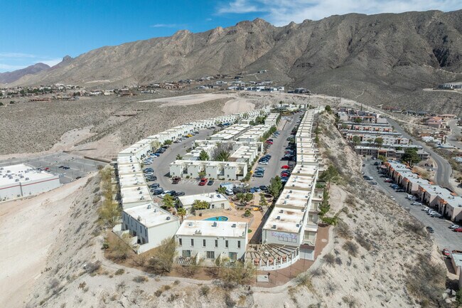 Lomas Del Rey Apartments for Rent with a Walk-In Closet - El Paso, TX ...